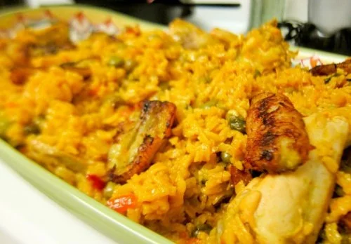 Feijão e arroz com frango espanhol - T&T Alimentos